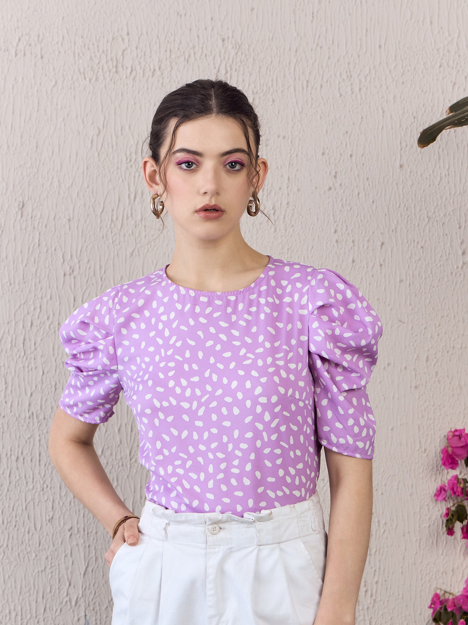 Women Purple & White Abstract Printed Round Neck Puff Sleeves Keyhole ...