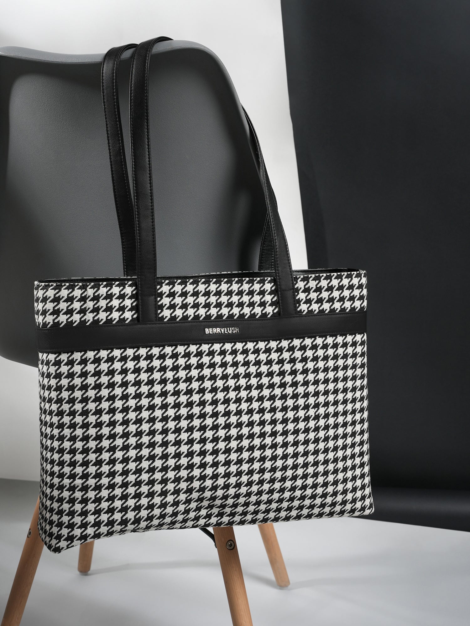 Women Black & White Geometric Printed Polyester Zipper-Up Two-Handle ...